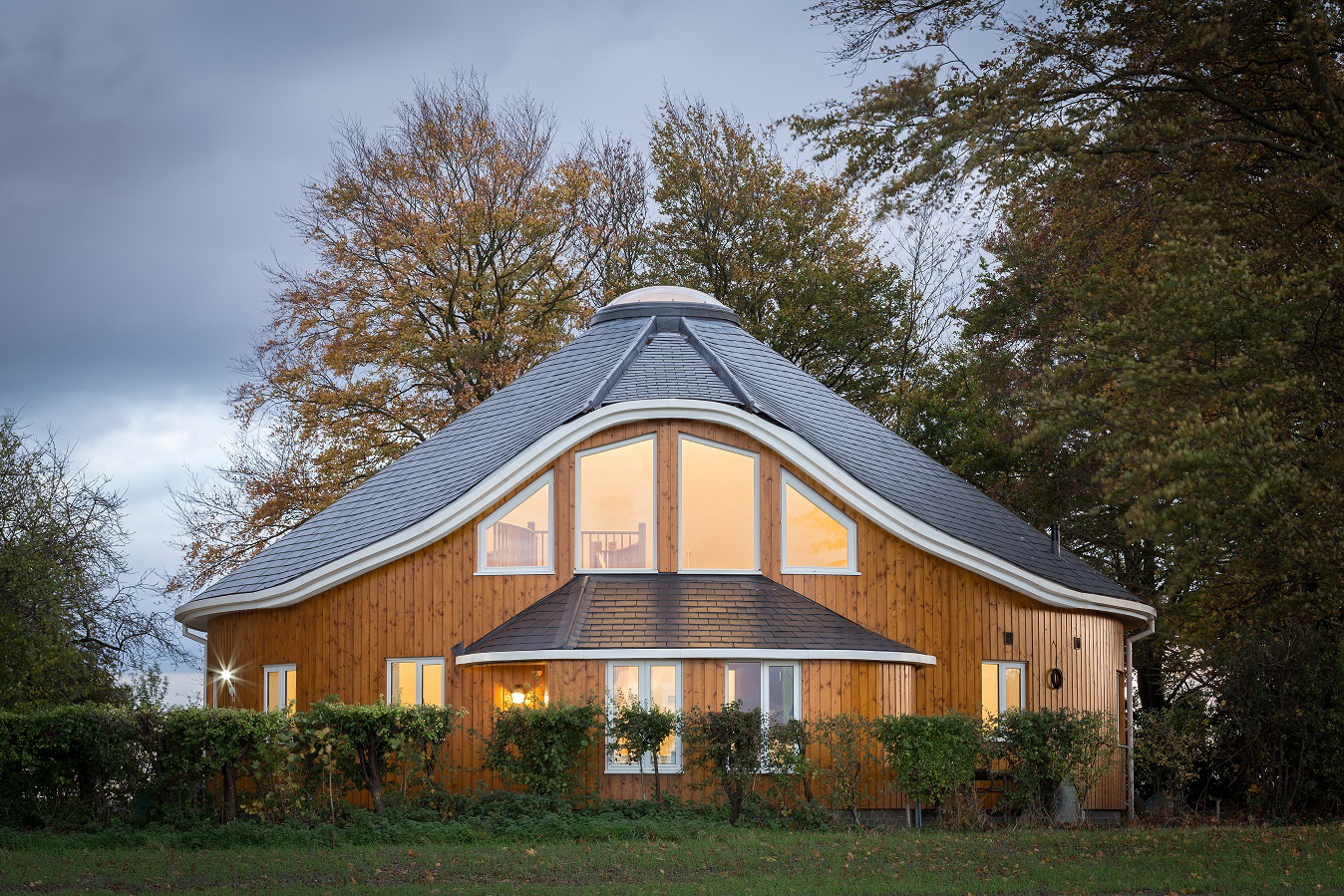 Bespoke curved guttering on ‘roundhouse’ - Guttercrest